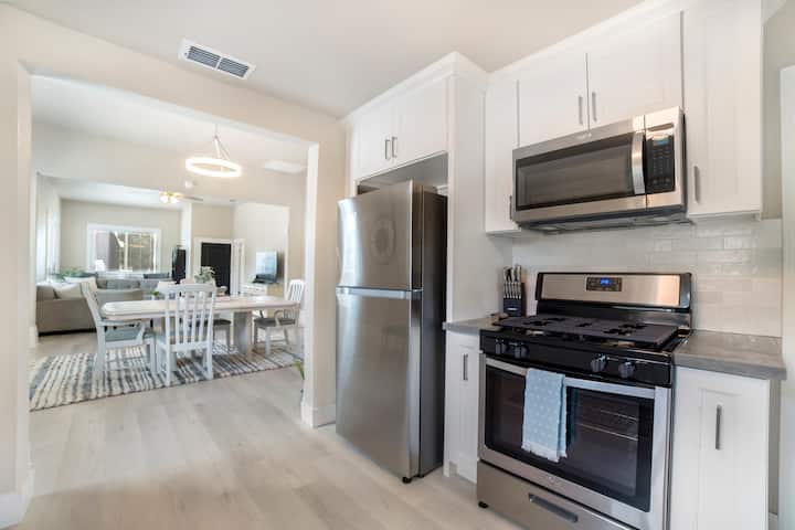 🌻Fresh Open 3 Bedroom Home Near Downtown And Lake - Lodi, CA