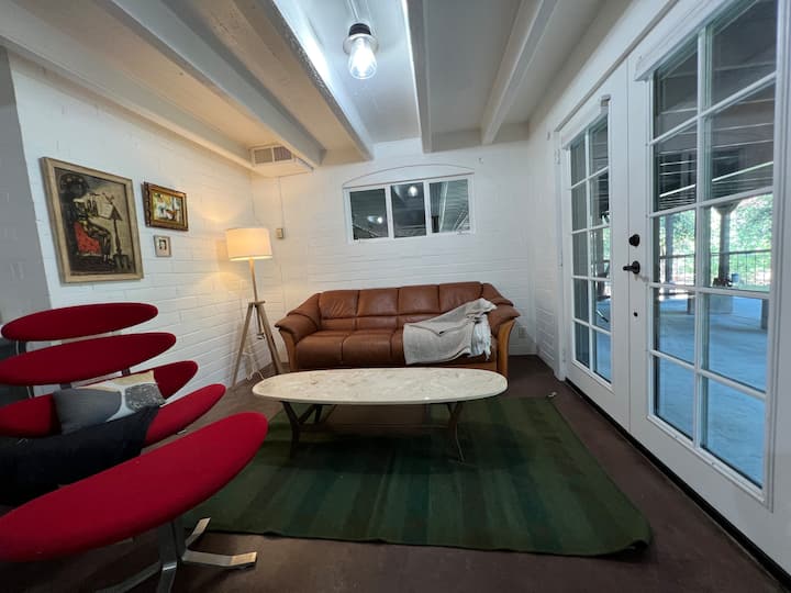 Chic Creekside Apartment. - Modesto, CA