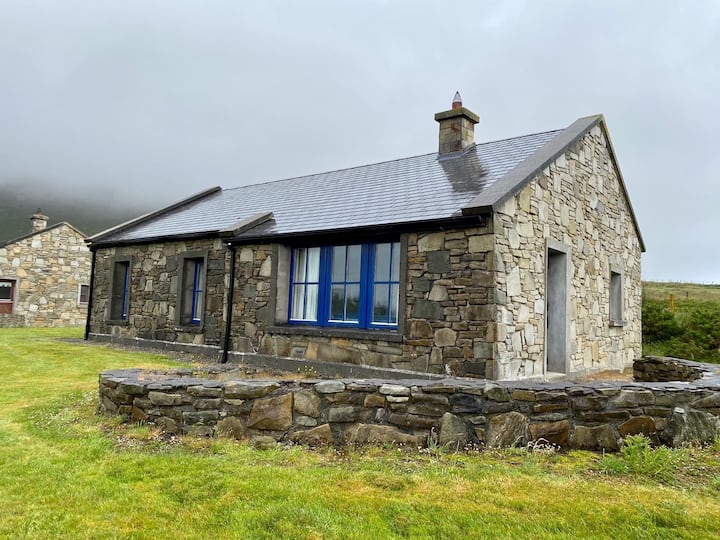 Cosy 3 Bedroom Cottage With Sea And Mountain Views - Achill Island