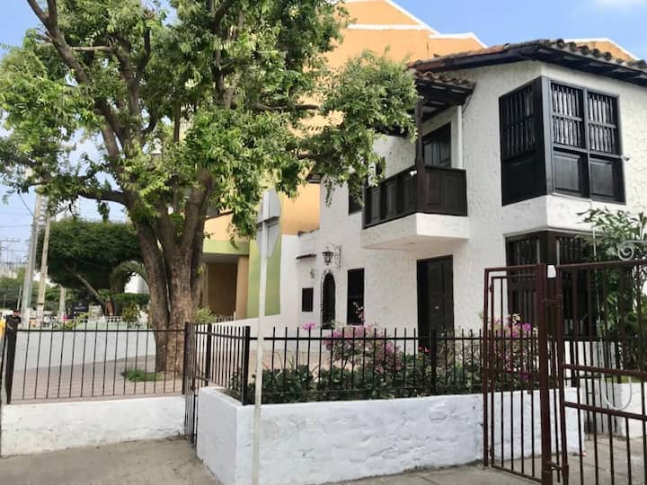 Casita- A Colonial Casa 7 Min From Walled City - Cartagena, Colombia