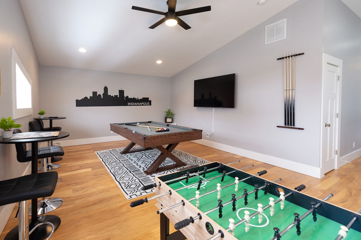 Stylish 4BR 3k sqft Beauty with Pool Table & More - Houses for Rent in ...