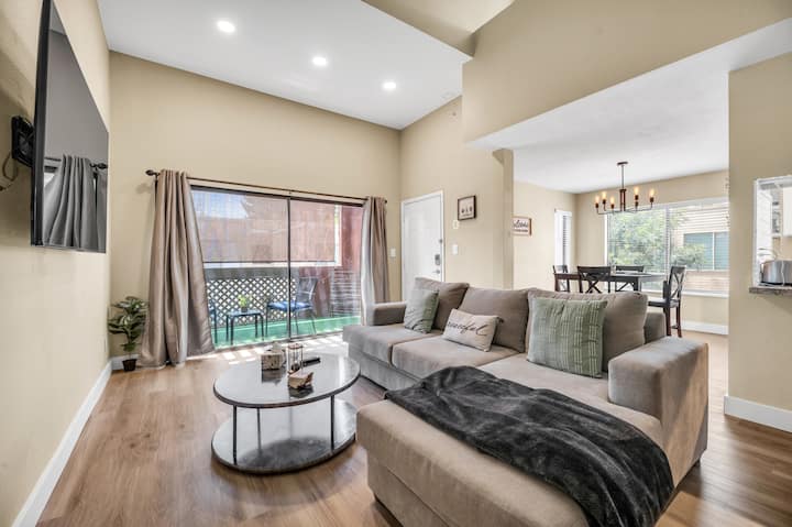 Stylish Desert Loft | Golf + Walk To Old Town - Scottsdale, AZ