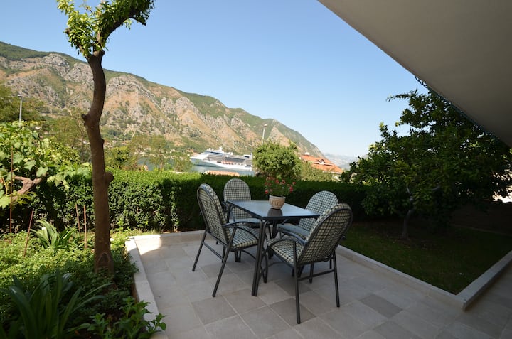 Apartment With Patio And Sea View - Kotor