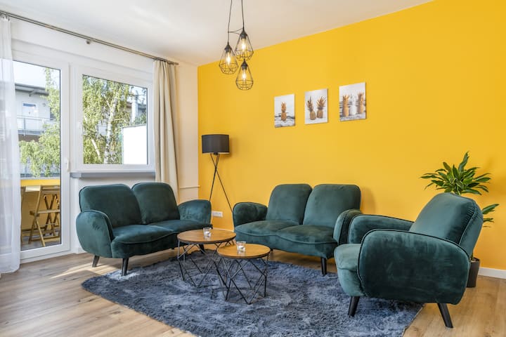 < Pineapple Design | Center | Parking | Kitchen > - Wolfsbourg