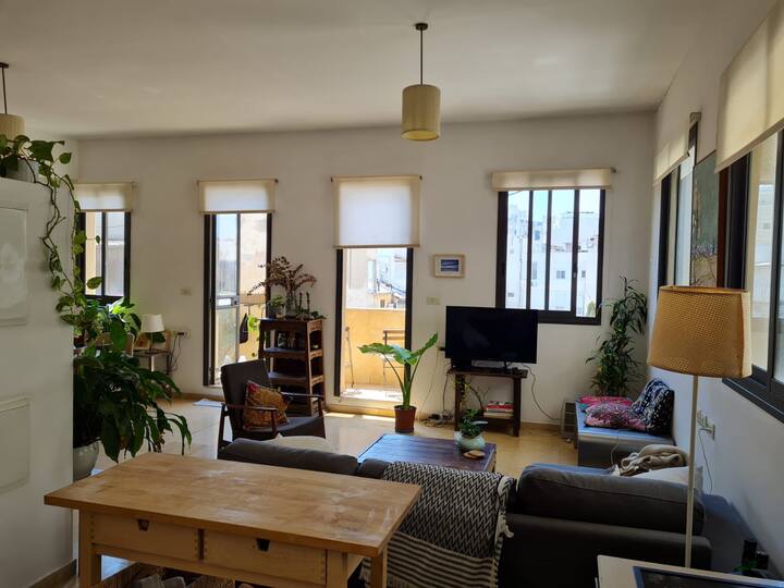 Bright & airy beach apartment in central Tel Aviv - Flats for Rent in ...