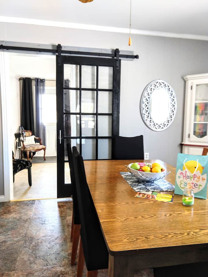 Seaside 4 Bedroom Downtown Duplex Farmhouse - Campbellton