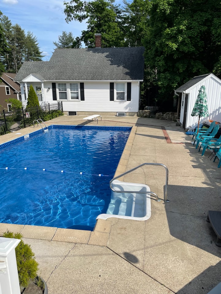 Bedford Retreat: Pool, Fenced Yard. - Manchester, NH
