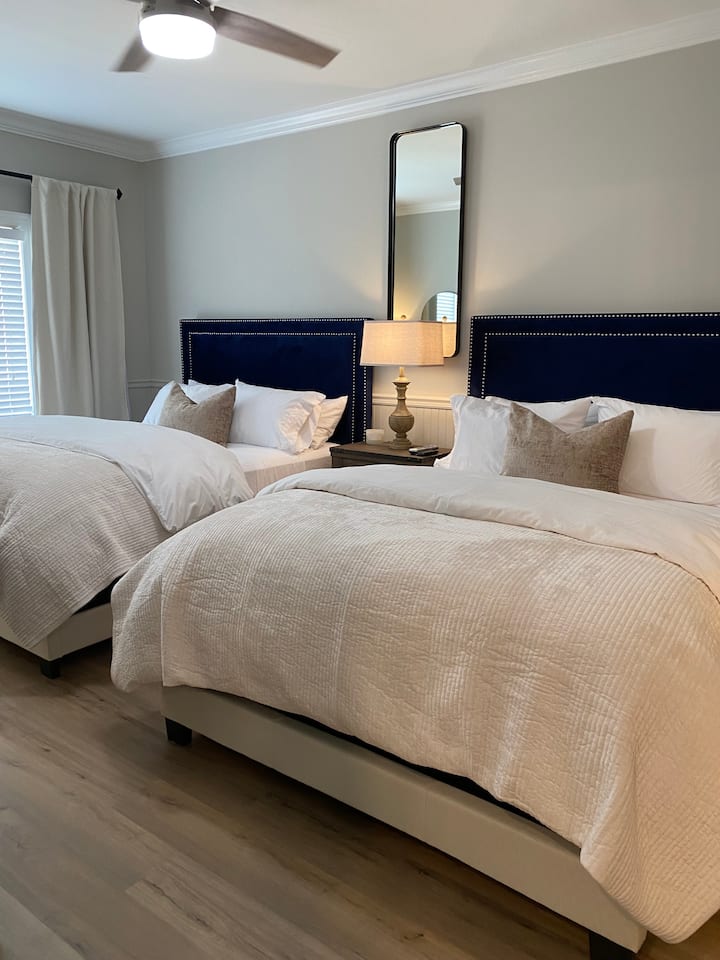 Newly Renovated Condo! Steps Away From Jordan Hare - Auburn, AL