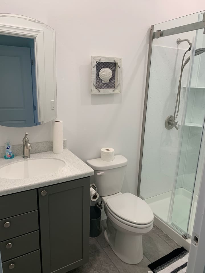 Bear's Den - 2-bedroom 2 Bathroom - Kodiak, AK