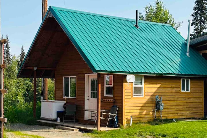 Quaint Cabin W/ Mountain View - Soldotna, AK