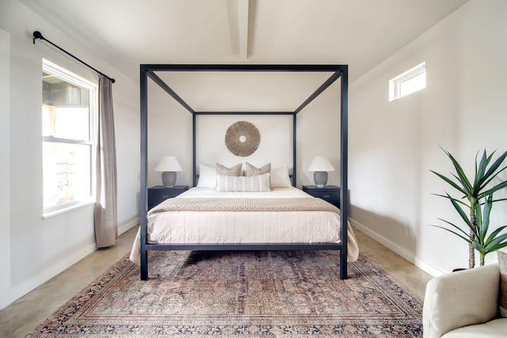 The Nest :: 1/1 Guesthaus, 1 Mile From Main St! - Fredericksburg, TX