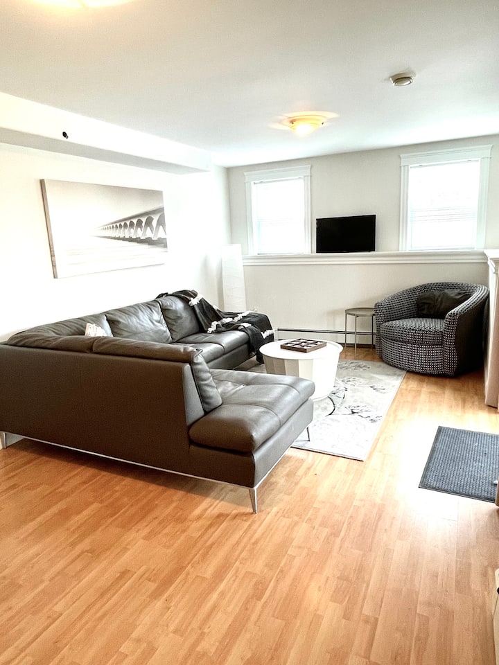 The Rockhaven, Cozy 2bd Suite. Near Shops & Parks - Halifax