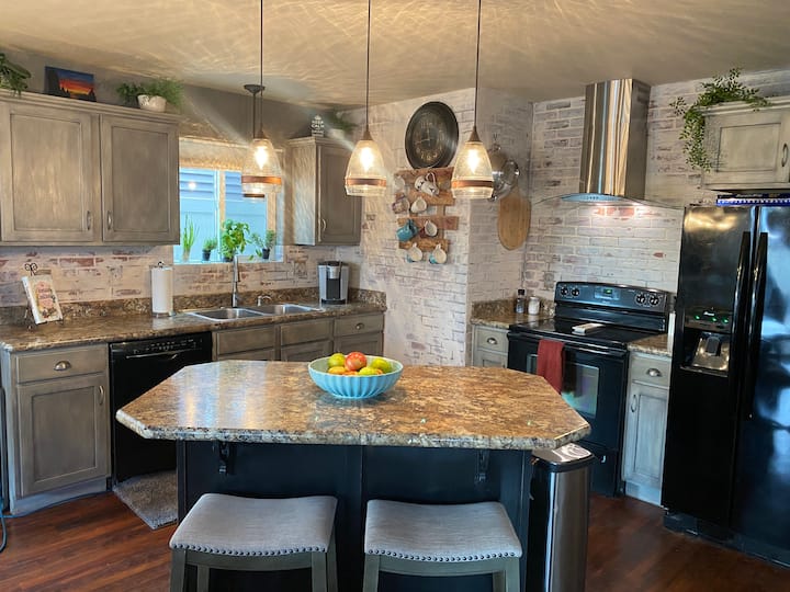 Close To Glacier Park & Whitefish 3 Bed/2.5 Bath - Columbia Falls, MT