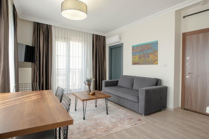 Trendy, Brend New 1+1 Apartment - Estambul