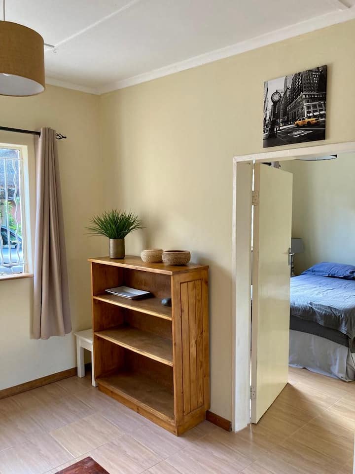 Adorable 1 Bedroom Guesthouse With Free Parking - Lusaka