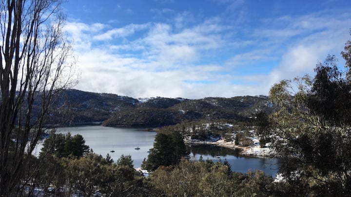 Alpha 4 Relaxing Lake And Leafy Views. - Jindabyne