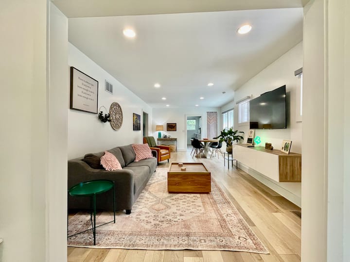 Follow Brick Road To Our Cozy 2 Bedroom Retreat! - Notre Dame, IN