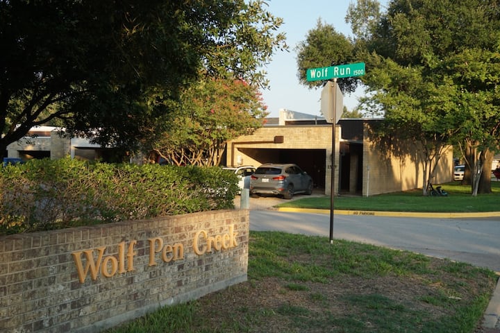 Gameday Getaway Near Kyle Field - Bryan, TX