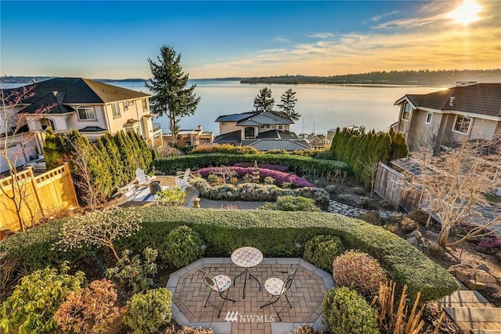 Magnificent Vistas Of Lk Wa, Mt Rainier & Skyline - Woodinville, WA