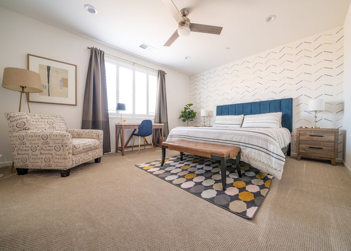 *King Suite By Hospital & Uc W/private Bathroom* - Merced, CA