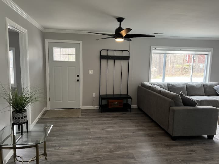 Charming 3 Bedroom Steps Away From Silver Lake - Belmont, NH