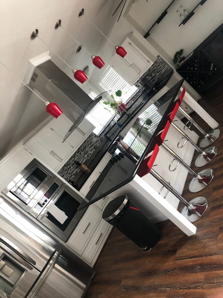 Entire Cozy House With Pool - North Las Vegas, NV