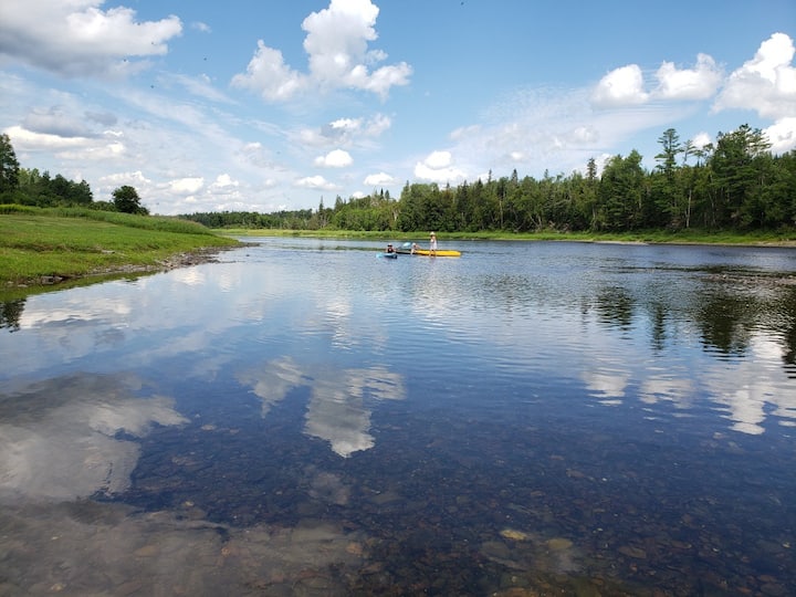 Tobique Tranquillity!
2 Bedroom Camper/waterfront! - ニュー・ブランズウィック
