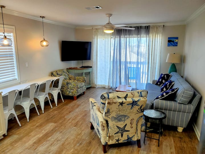 Let's Just Get To The Beach! 2br/1.5 Updated Condo - Gulf Shores, AL