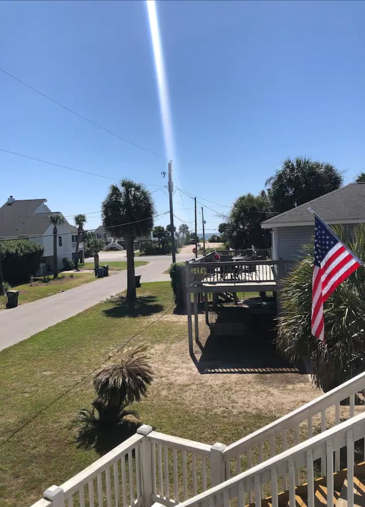 Cute Lower Level House 600 Feet To The Beach! - Edisto Beach, SC