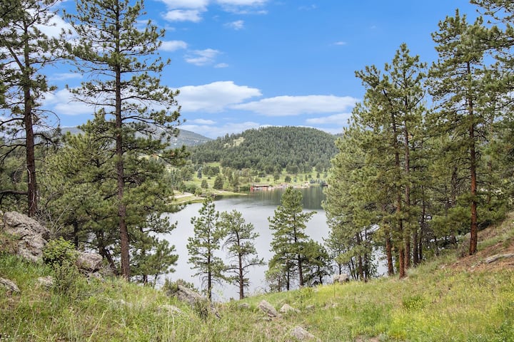 Updated Charming 3 Bed/2 Bath With Views Of Lake! - Evergreen, CO