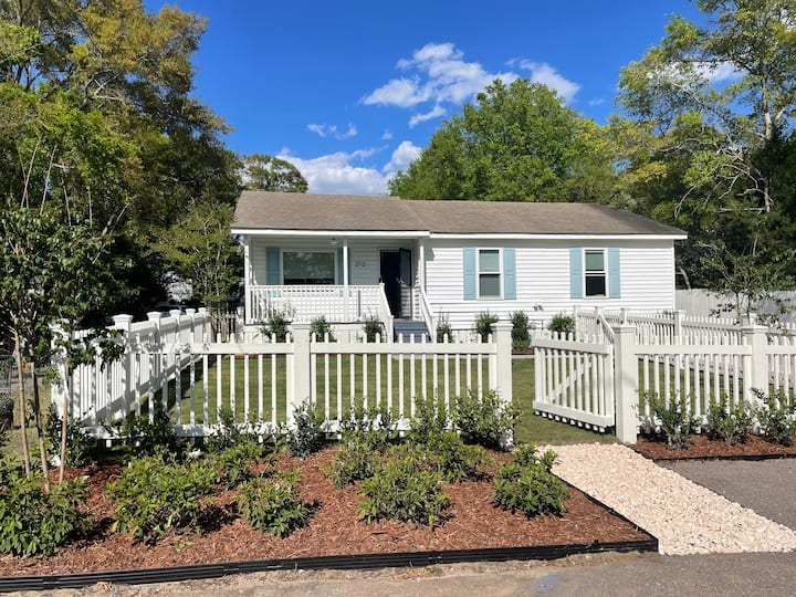Sweetgrass Haven | 4br In The Heart Of Old Village - Mount Pleasant, SC