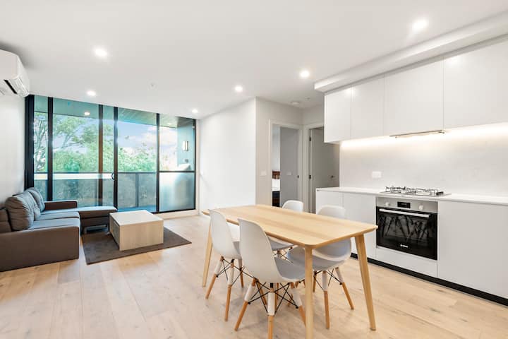 Lovely 3-bedroom, 2-bathroom Apt With Free Parking - Mitcham