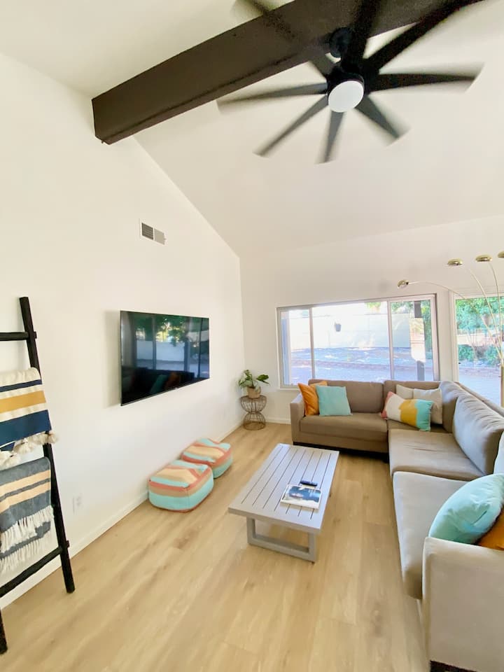 Palm Desert Pool House 3br/2ba- Centrally Located - Palm Desert, CA