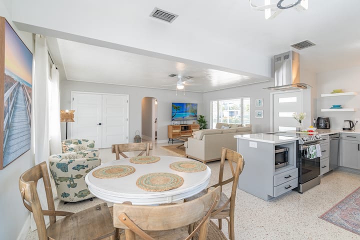 3/2home,minutes To St Pete Beach!private Backyard - St. Pete Beach, FL