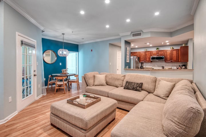 Avalon Blue Seashell Summer Special + Free Parking - Clearwater Beach, FL