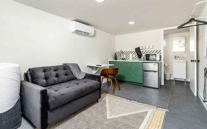 Greater Heights Mid Century Studio - Houston, TX