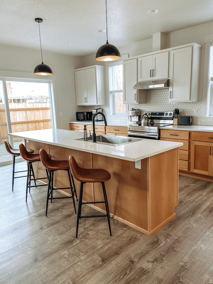 Cheerful 4-bedroom Townhouse - Dallas, OR