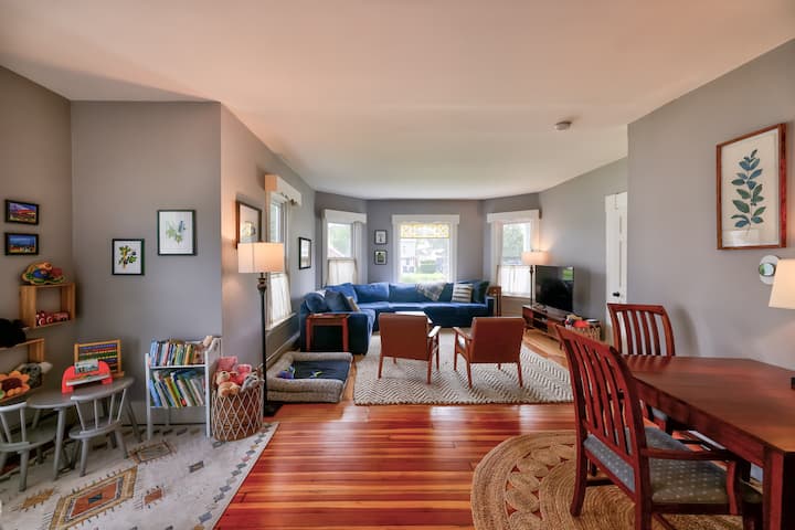 Walk To All-dining, Biking, Swim• Summer Retreat! - Waterbury Village Historic District