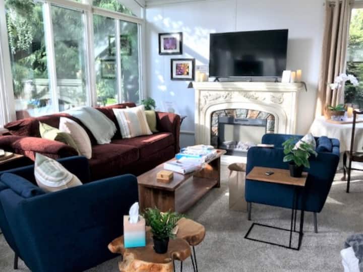 King Bed | Private Entrance Near Olympic Natl Park - Sequim, WA