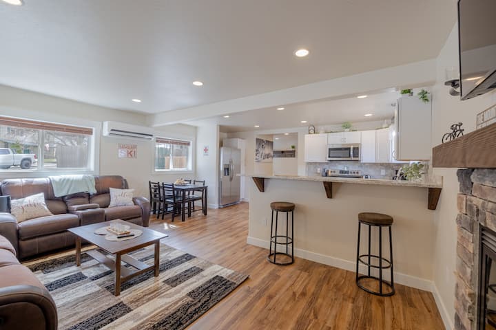 The Silver Mountain Chalet- Private Hot Tub! - Kellogg, ID