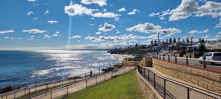 .B By The Sea 1 Bedroom Coastal Studio - Perth, Australia