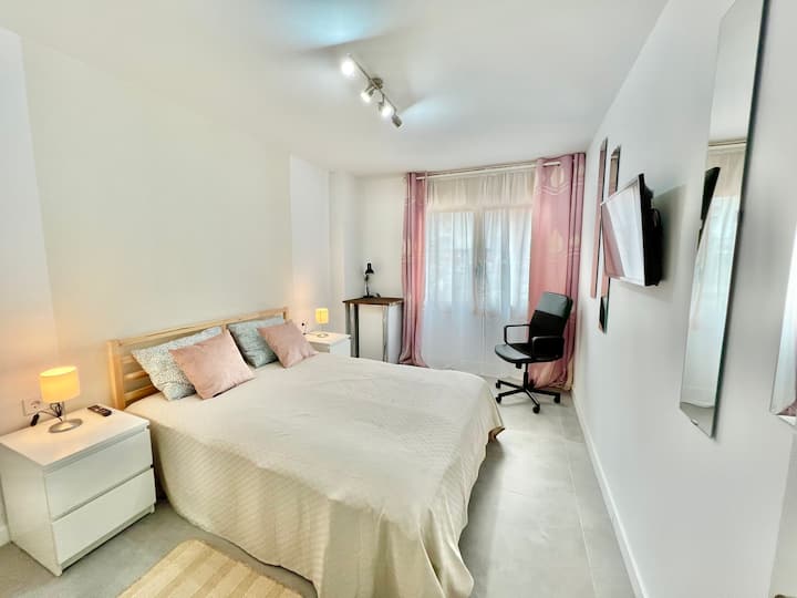 2-3: Cozy Room With A/c - Badalona