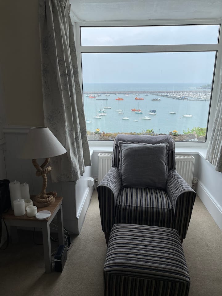 Cheerful 3 Bedroom Cottage With Spectacular Views - Brixham