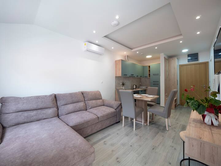 Modern 1bedroom Apartment W/ Balcony And Parking - Budva