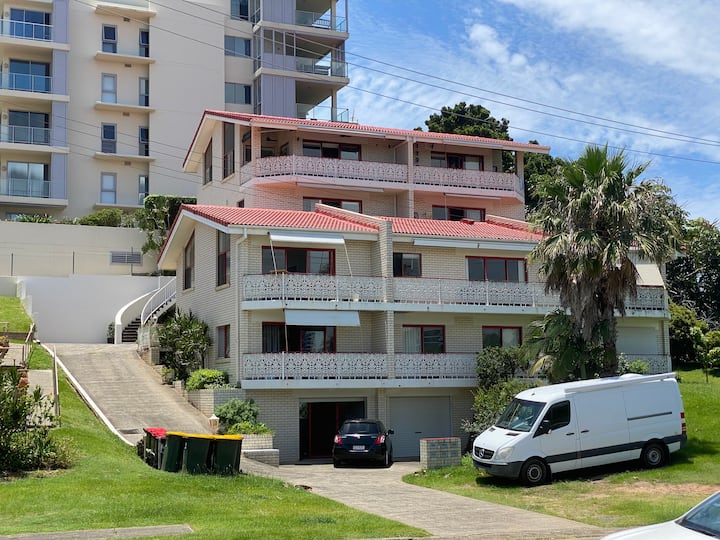 Stylish 2 Bedroomed Townhouse - Coolangatta