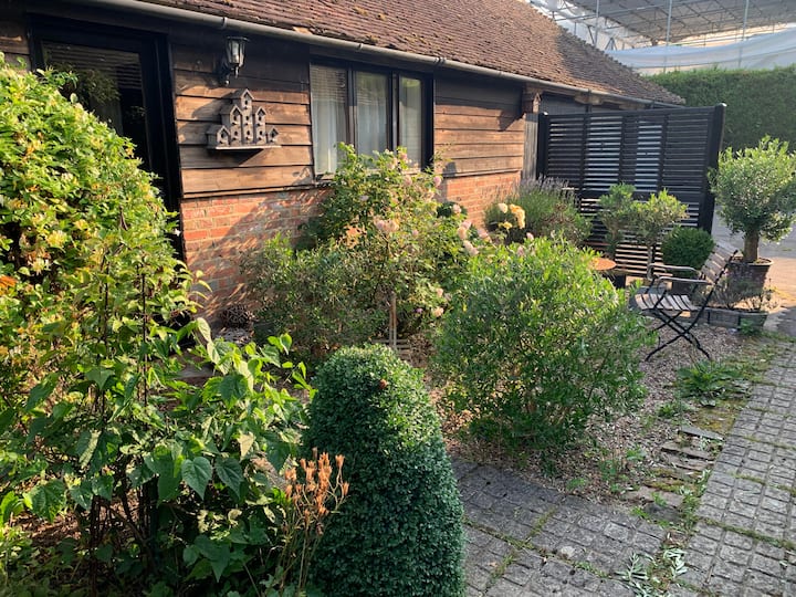 1 Bed Barn Style Home In Quiet Farm Location. - Sissinghurst