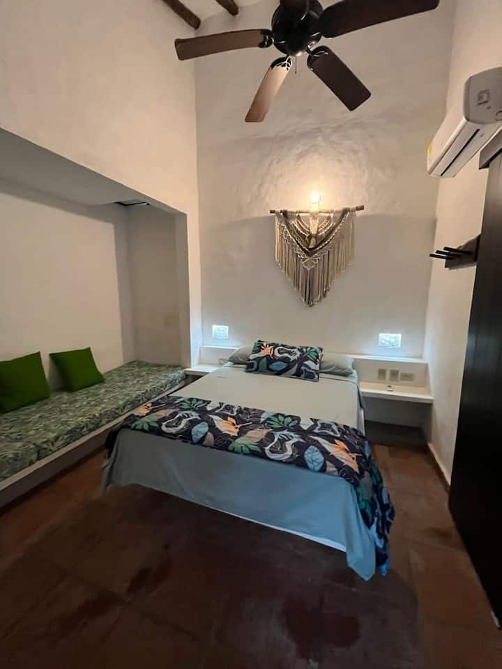 Habitación #2 Privada En Casa Colonial - Honda