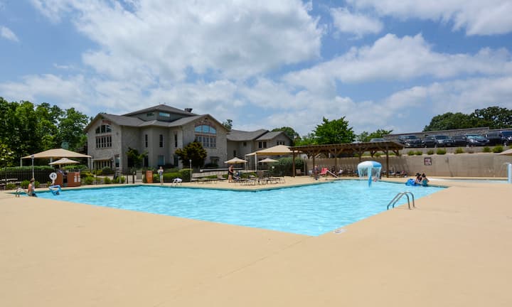 Heated Pool, Hot Tub, Golf Course Views & Resort - 브랜슨