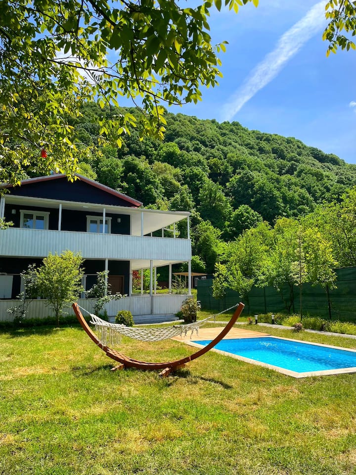Sapanca'da Dağın Yamacında Huzurlu Bir Villa - Başiskele