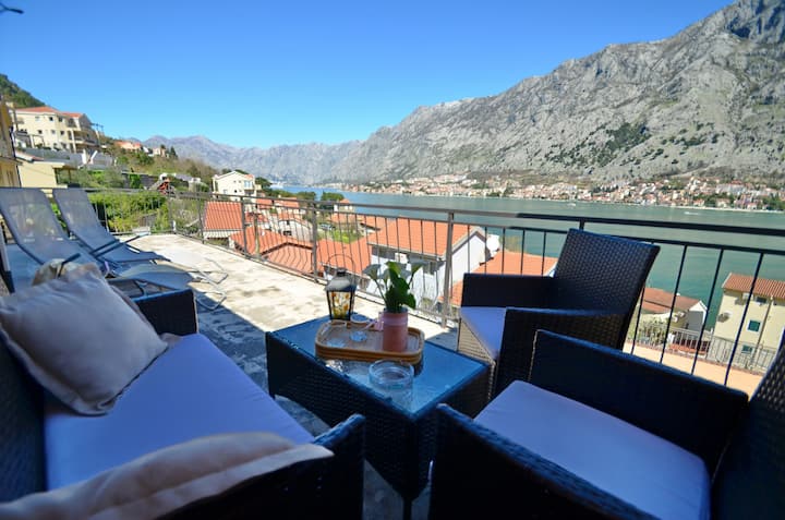 Two-bedroom Apartment With Stunning Balcony - Kotor